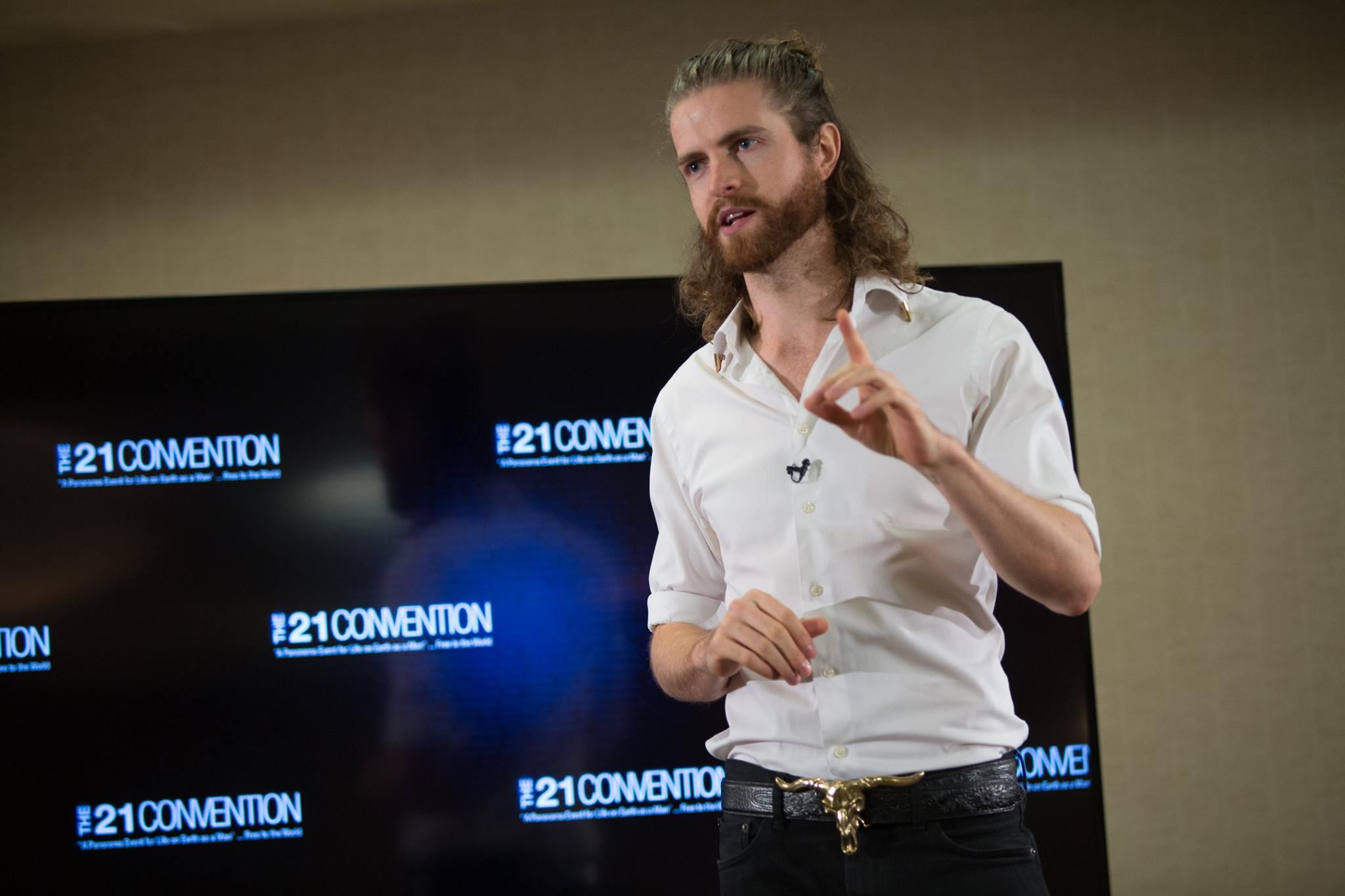 What’s dating expert Liam McRae’s ‘one word’? His answer will surprise ...